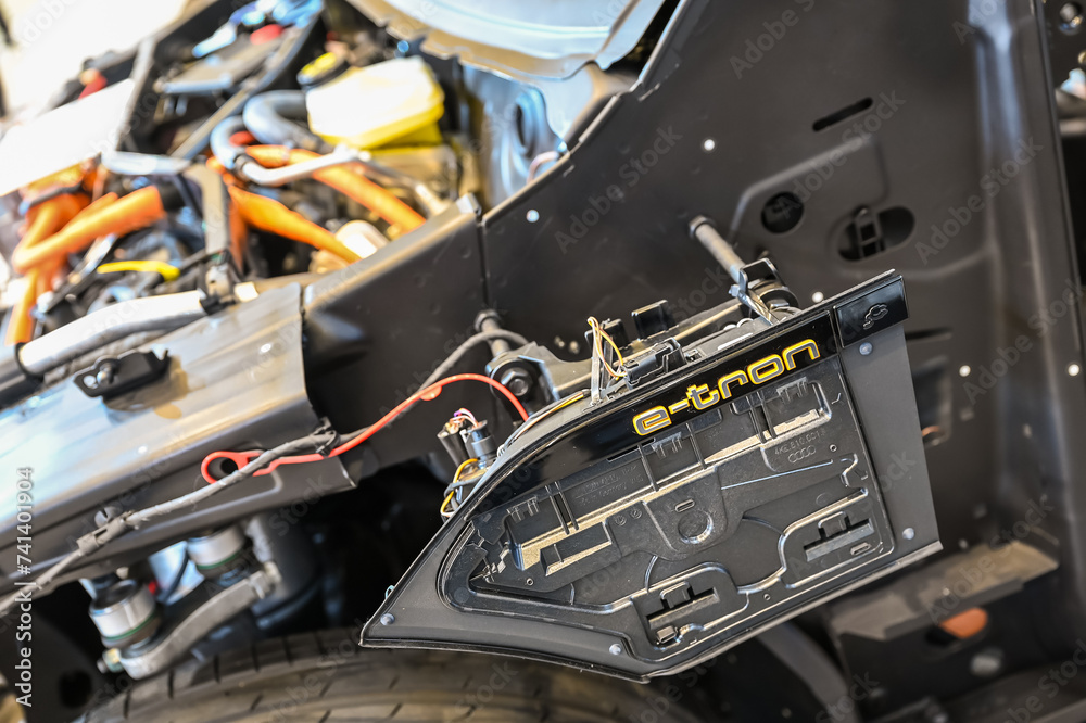 Auto show voiture electrique marque Automotive eMotion Summit 2024 ...