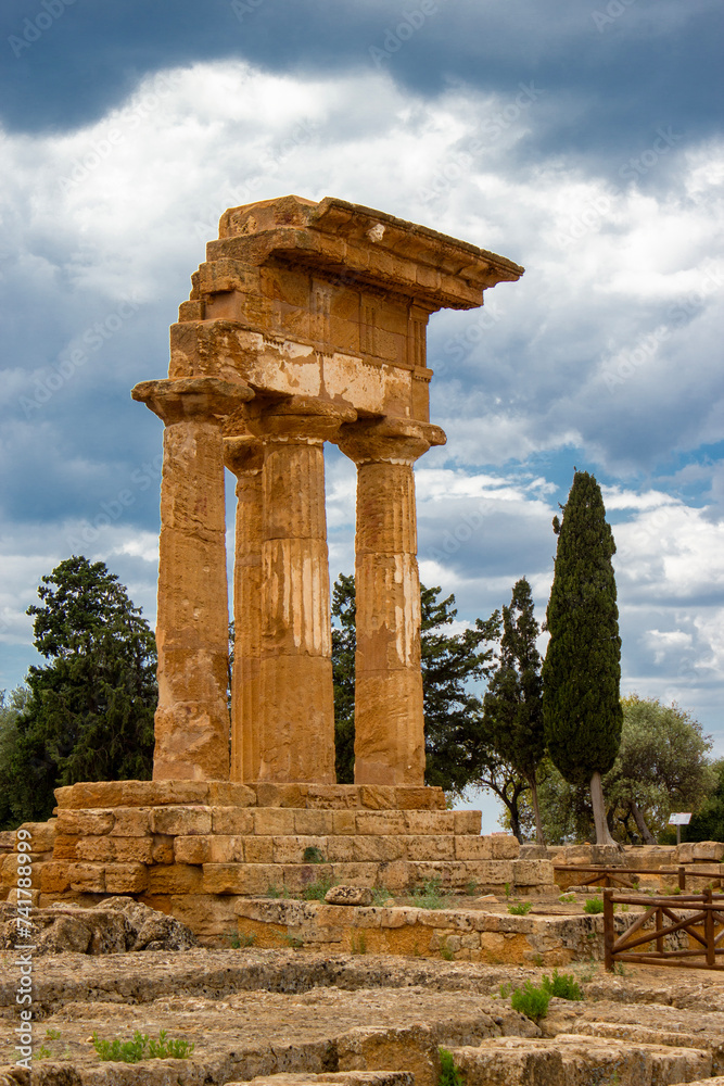 Ruinas de Akragas, Agrigento, Sicilia, Templo dei Dioscuri o de Castore ...