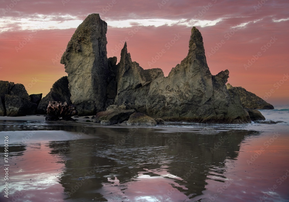 Easter Island Rock. A seastack on Bandon Oregon beach that resembles ...