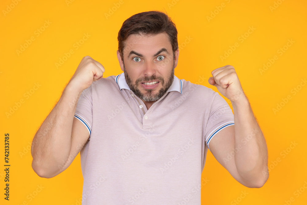 Angry man screaming. Portrait of young angry man isolated on yellow ...