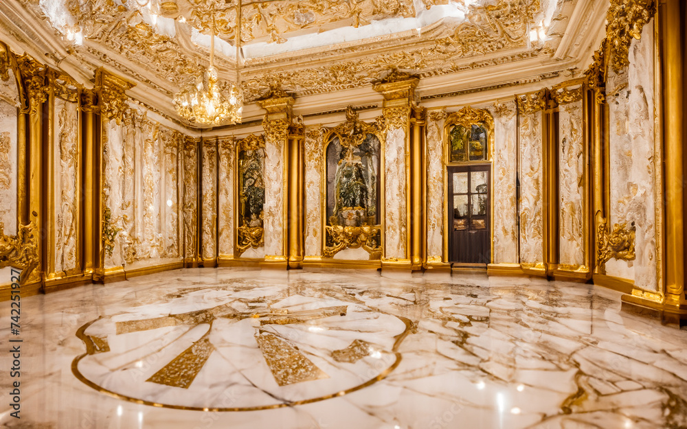 Luxury classic gold palace interior with statues and marble floor. hall of Chateau. Luxurious ...