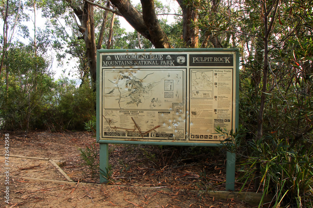 Map of the trail to the Pulpit Rock Lookout and to the Bluegum Forest ...