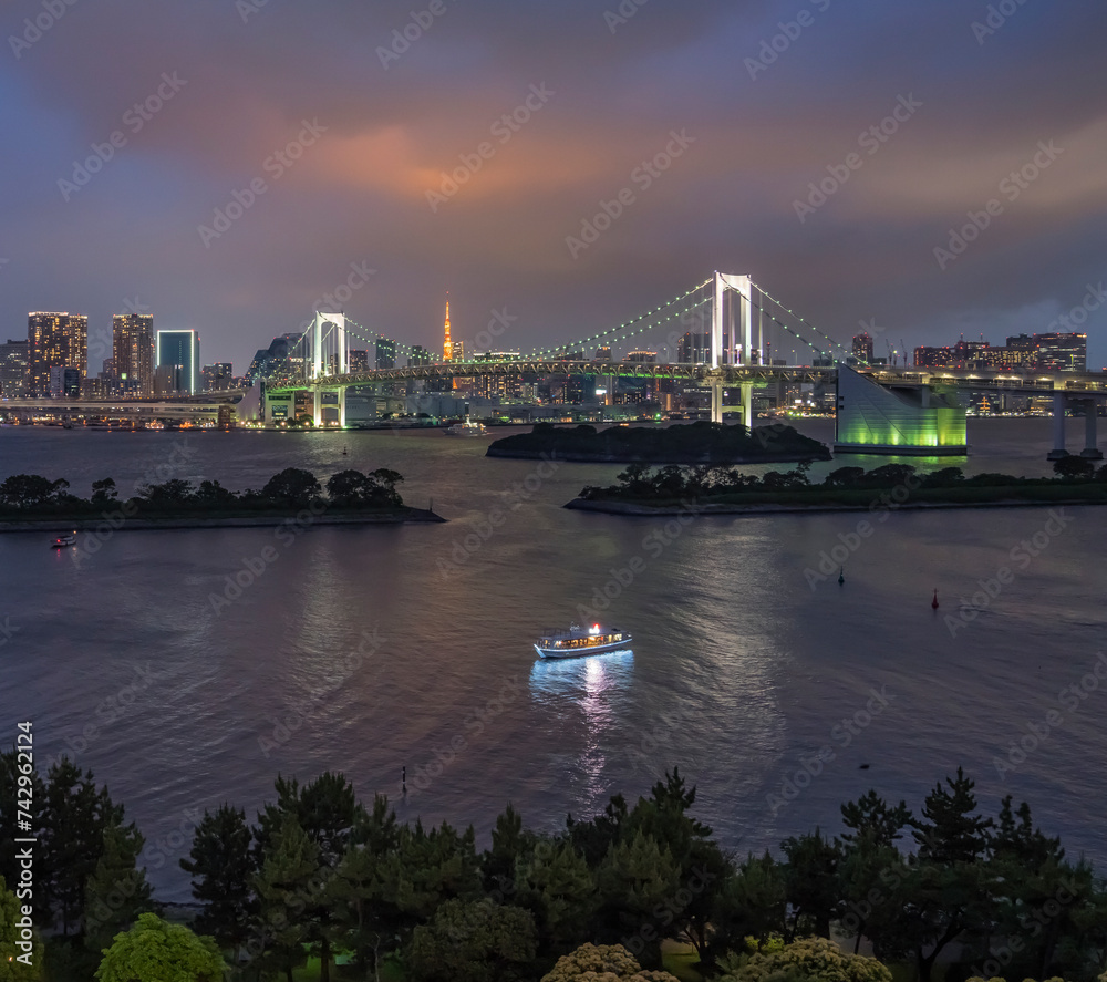 View of the Rainbow Bridge crossing northern Tokyo Bay between Shibaura ...