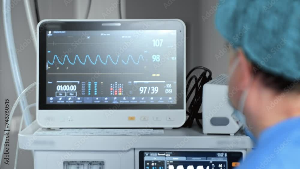 Vidéo Stock View of the monitor in the operating room, displaying the ...