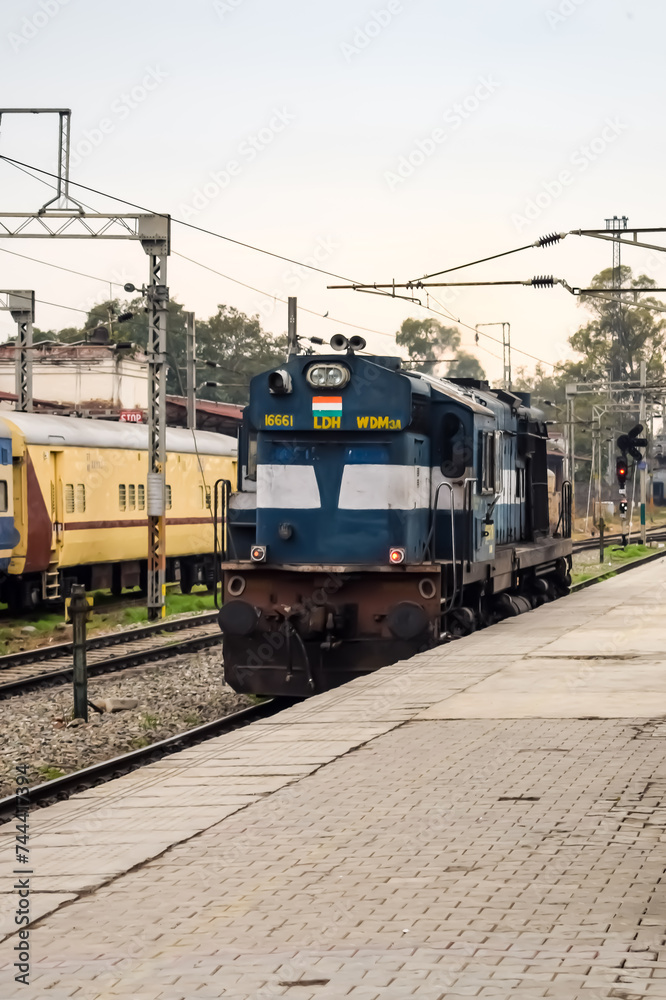 Foto de Amritsar, India, February 03 2024 - Indian train electric locomotive engine at Amritsar ...