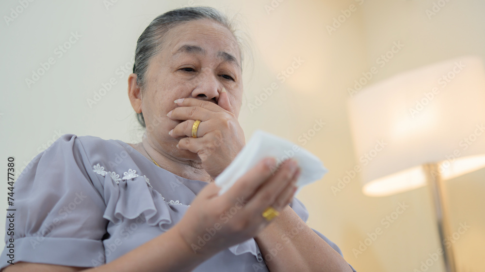 Patient suffering from pneumonia and coughing at risk of lung cancer is ...