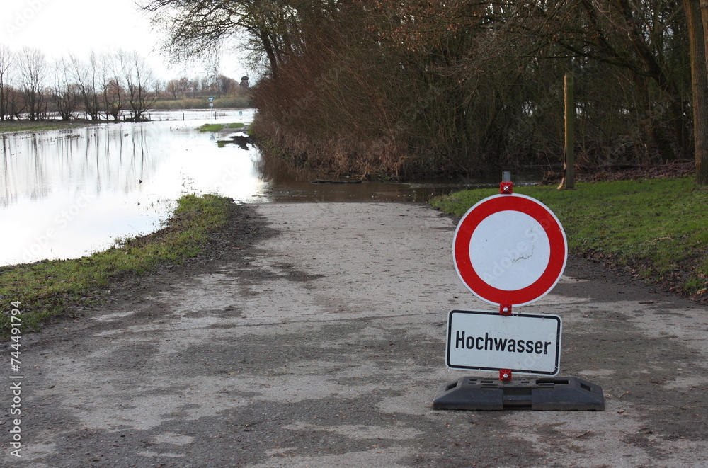 Verkehrsverbotsschild VZ 250 für Fahrzeuge aller Art, mit Hinweis auf ...