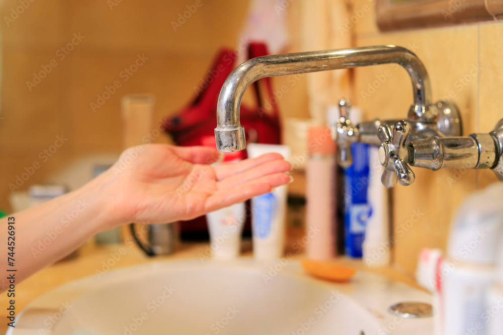 No water in the old tap. Problems with access to water, shrinking ...