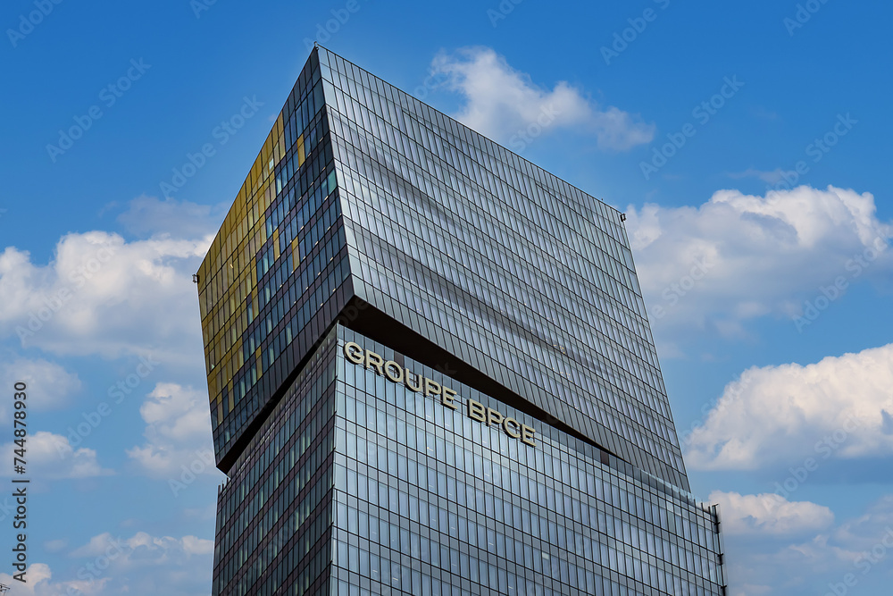 Modern architecture of Paris: Duo Towers (Tours Duo, 2022). French ...
