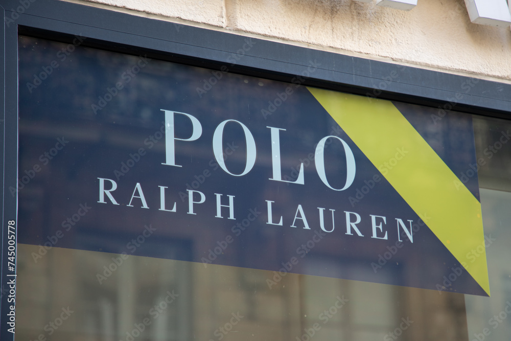 Foto de ralph lauren polo brand text facade store signage entrance and ...