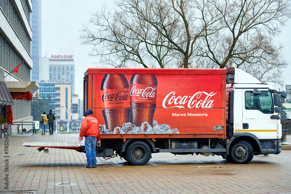 Fotka „Minsk, Belarus. Jan 21, 2023. Coca-Cola delivery truck, worker ...