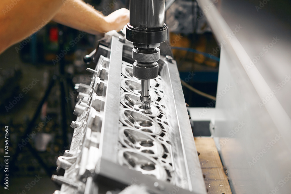 Foto de Engine Valve Failure Cylinder Head. Elimination of problems ...