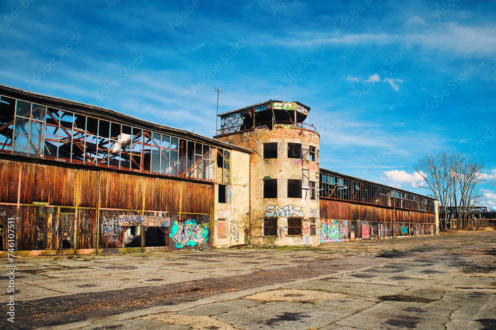 Old Abandoned Airfield - Verlassener Ort - Beatiful Decay - Verlassener ...