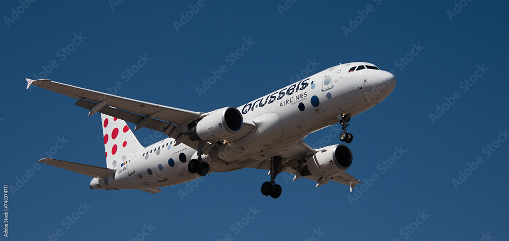 Airbus A320, Brussels, airlines, aeroplane, aerospace, air, aircraft ...