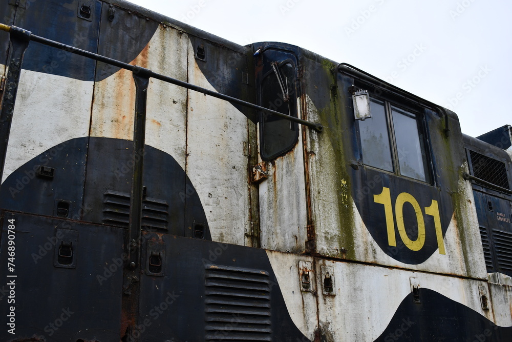 Foto de Black and white spots on old diesel locomotive. Number 101 ...
