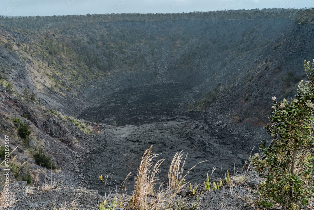 Pauahi is a composite triple-pit crater, Hawaiʻi Volcanoes National ...