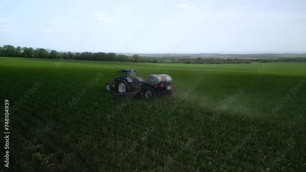 Vidéo Stock Tractor Fertilizing Corn. Tractor Fertilizing Footage ...