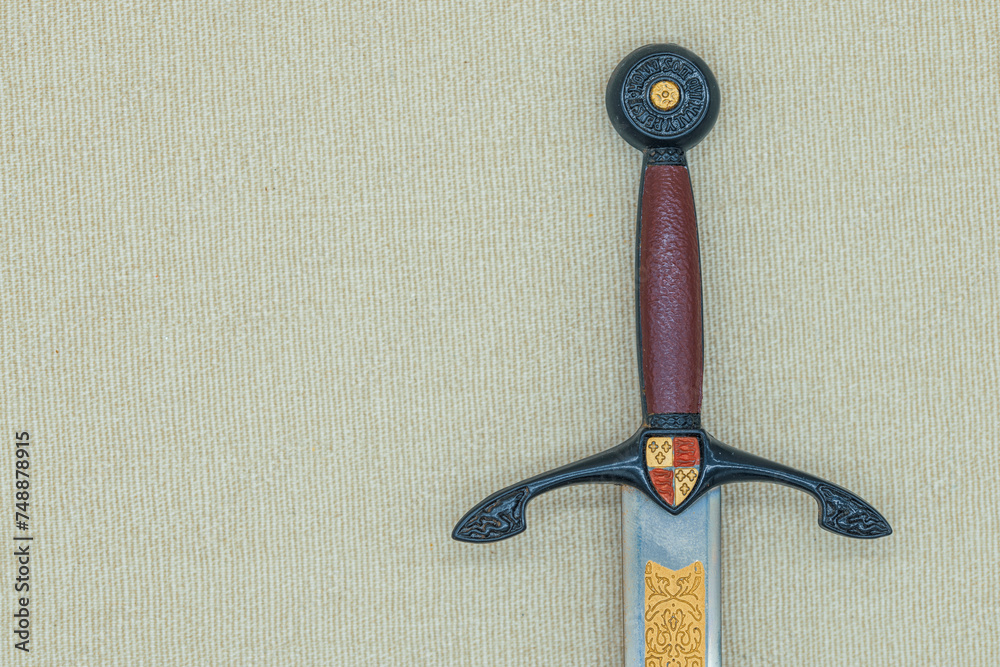 Empuñaduras de espada medieval de diferentes formas, aislado Stock ...