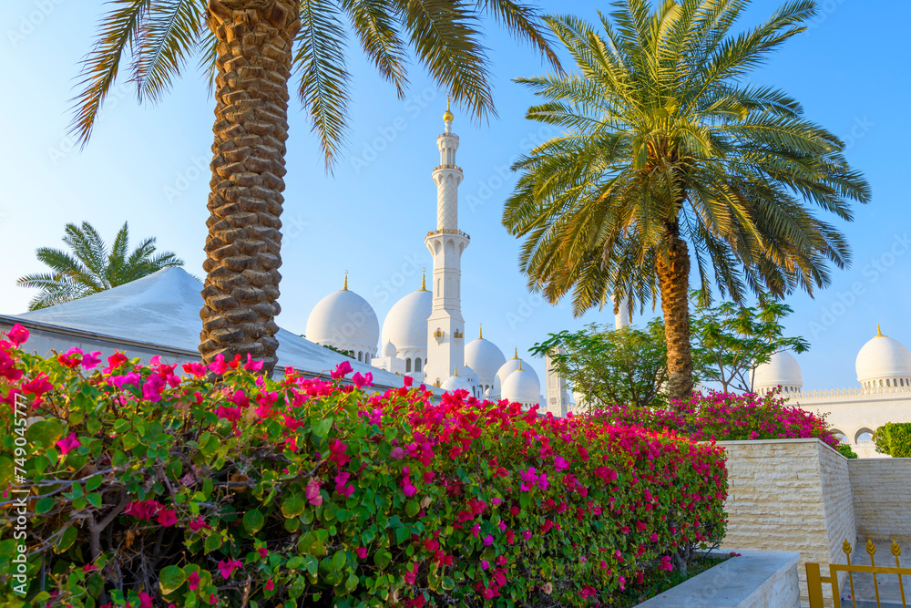 Minarets and Qubbas, or domes, of the beautiful white Sheikh Zayed ...