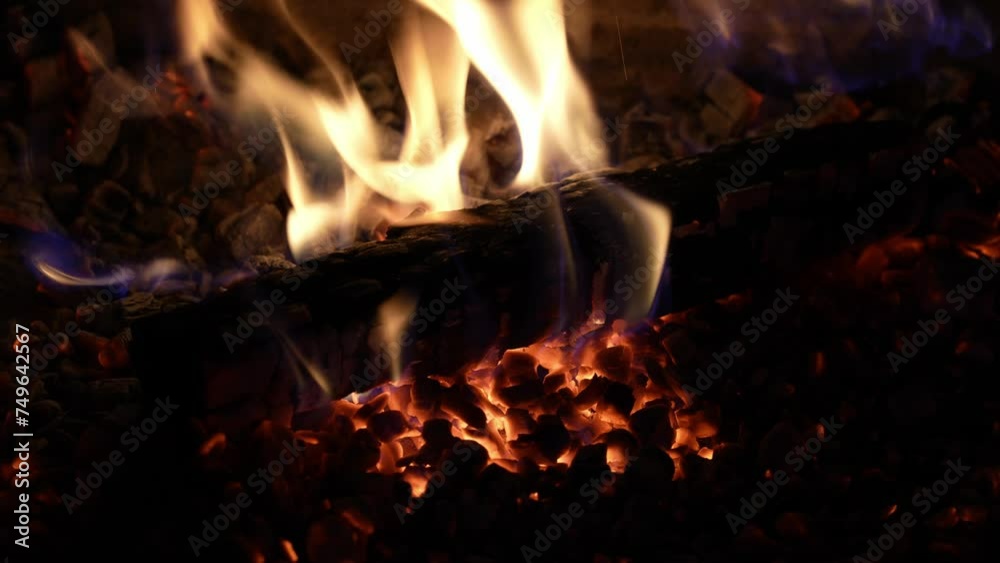 Vidéo Stock Flying Embers from fire. Burning hot bonfire sparks. Fire ...