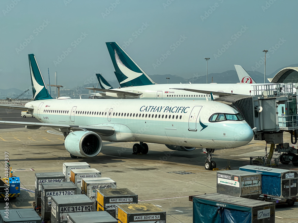 Airplanes of Cathay Pacific airlines staying at Hongkong Airport ...