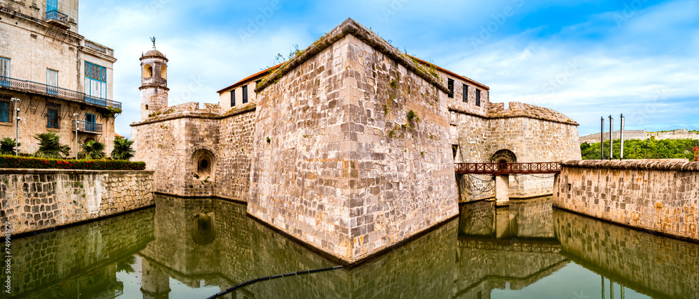 Castillo de la Real Fuerza castle, flanked by Palacio del segundo cabo ...