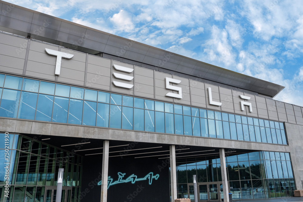 Fotka „Tesla Giga Berlin lobby, Gigafactory Berlin-Brandenburg Tesla's ...