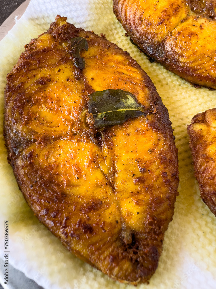 Kerala fish curry, King fish fry Pollichathu a popular hot and spicy ...