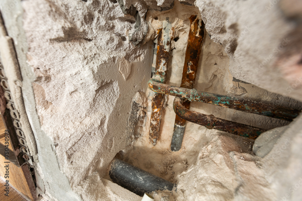 Plumbing communications. Incorrectly executed piping or water supply. A ...