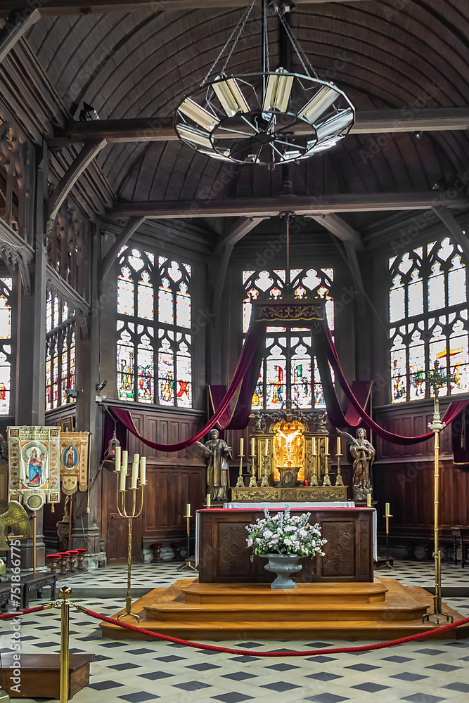 Foto de Interior and decor of Saint Catherine church in Honfleur. Saint ...