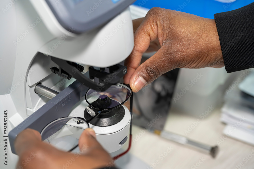 Frontofocomètre, machine pour opticien vérification de la correction d ...