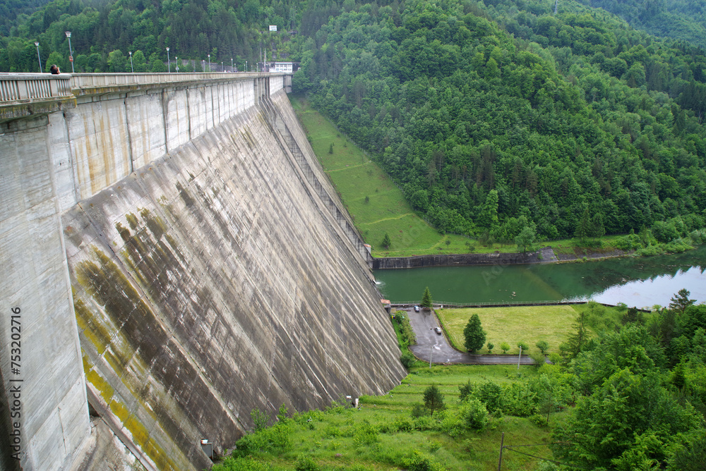 Beautiful landscape of Izvorul Muntelui dam lake at the hydroelectric ...