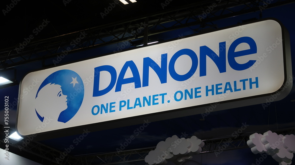 Enseigne / logo de la marque française Danone, célèbre entreprise ...