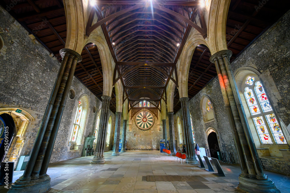 Foto de Interior view of the medieval Round Table of King Arthur from ...