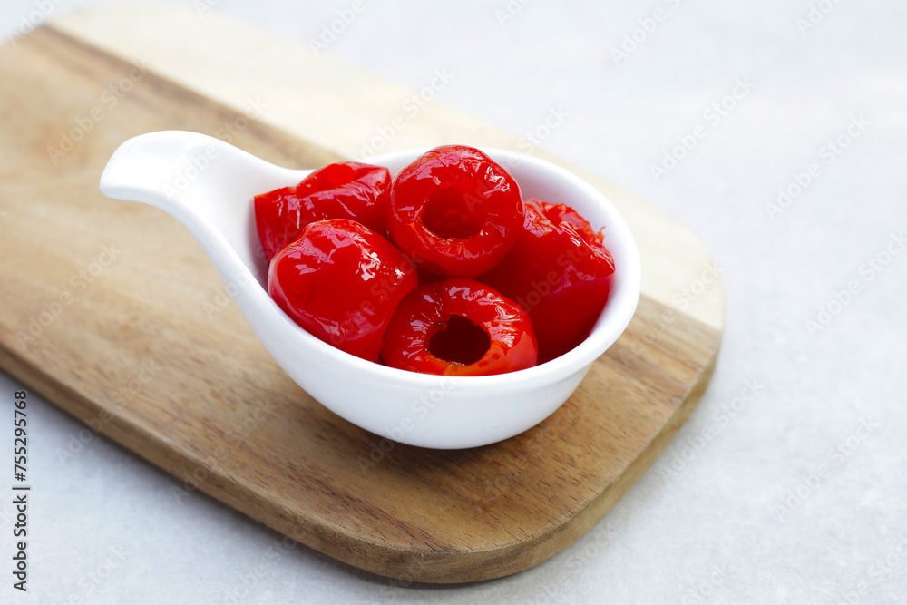 Peppadew Peppers, Sweet and piquant pickled South African peppers Stock ...