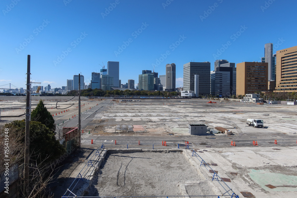 Asahi Shimbun Newspaper building facing the empty land where Tsukiji ...