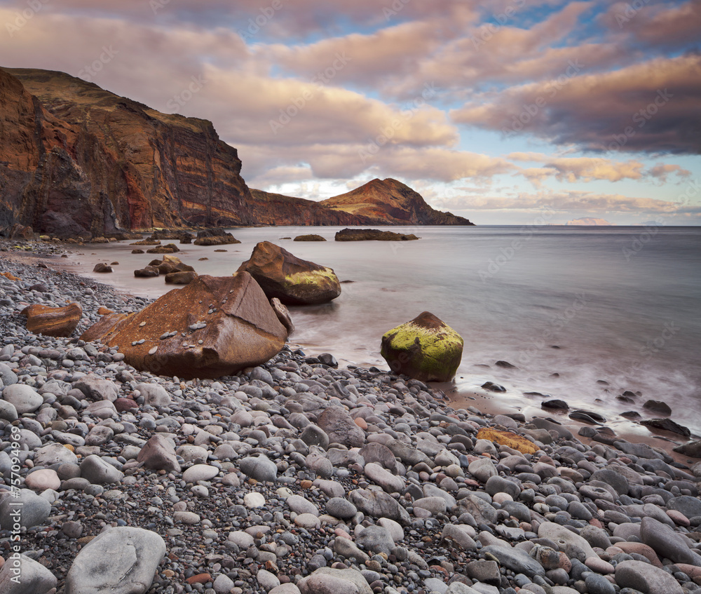Steine am Strand von Baja d'Abra, Sao Lourenco Halbinsel, Madeira ...