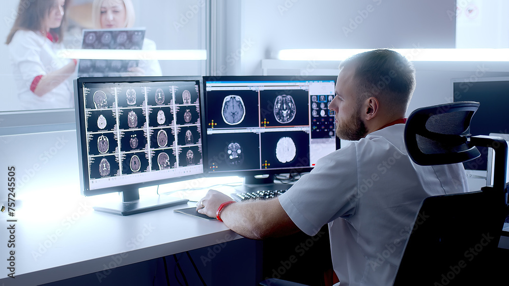 Medical hospital: neurologist use computer, analyze patient's MRI ...
