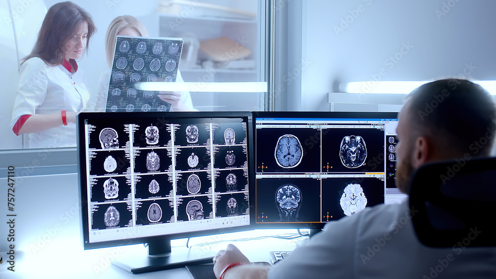 Medical hospital: neurologist use computer, analyze patient's MRI ...