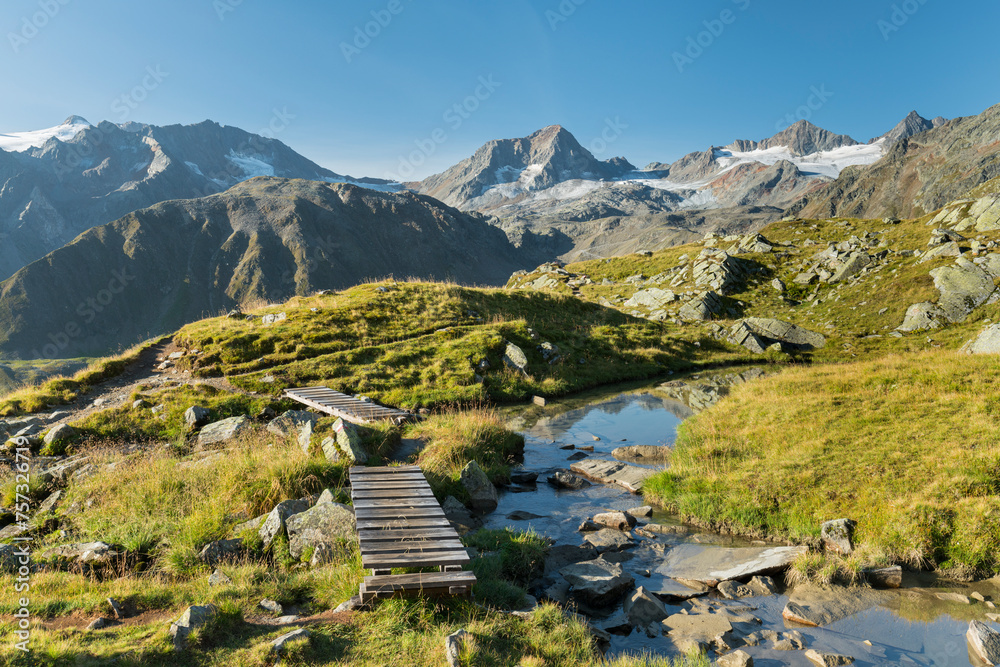 Wanderweg auf der Mutterberger Alm, Wilder Freiger, Zuckerhütl ...