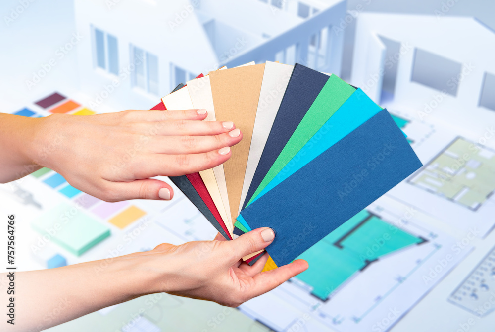 Foto de Palette colors in hands of architect. Choice of shades for ...