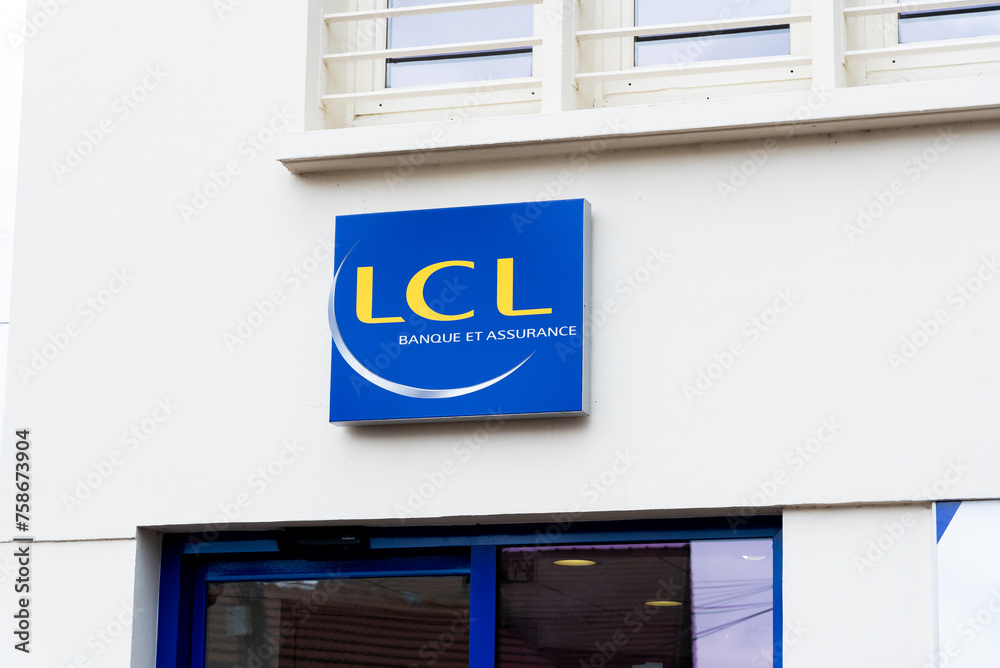 Banque LCL Stock Photo | Adobe Stock