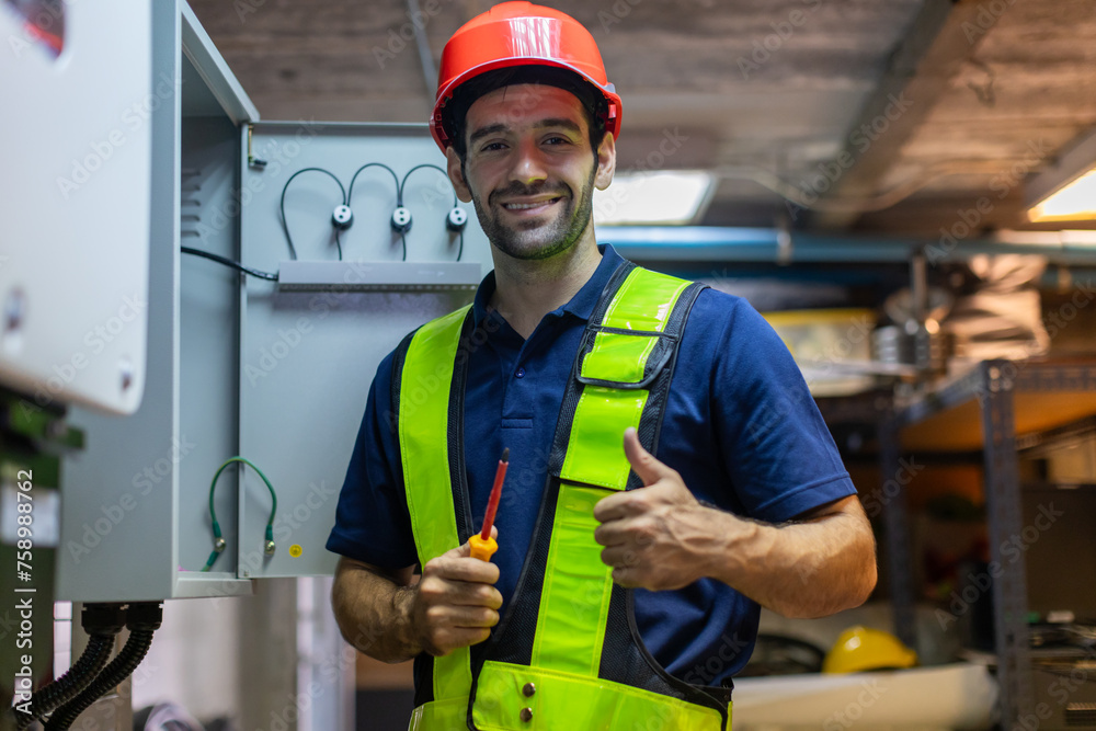 Foto de Electrical engineer working in control room. Electrical ...