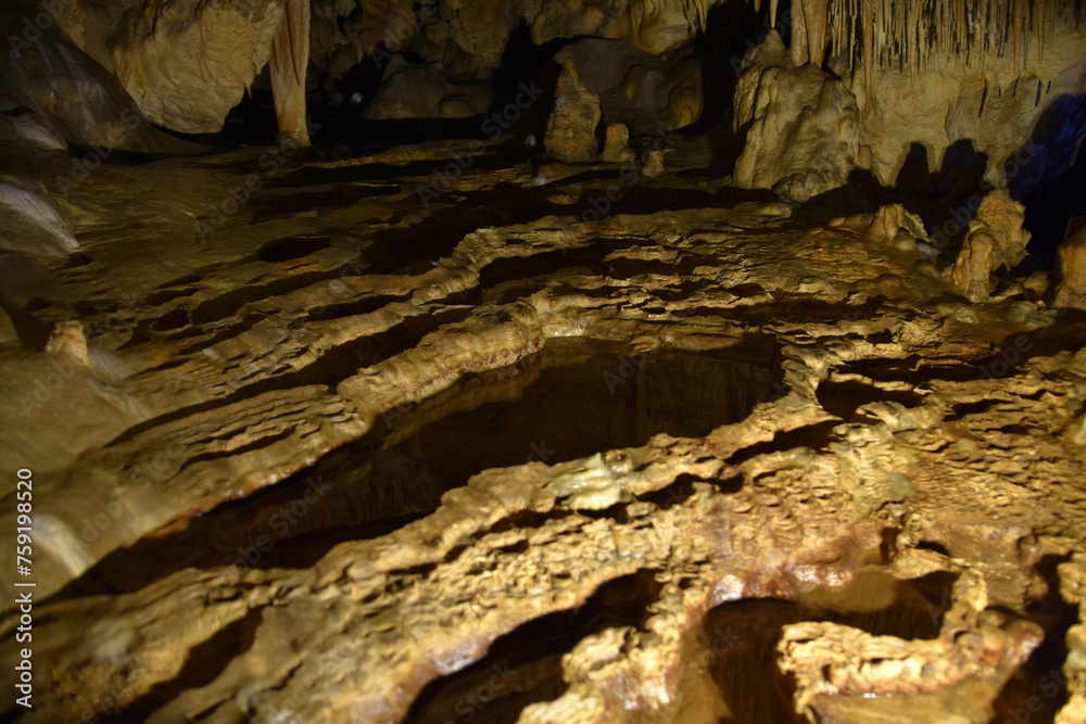 Jaskinia Raj w Chęcinach jedną z najpiękniejszych jaskiń i jednym z ...