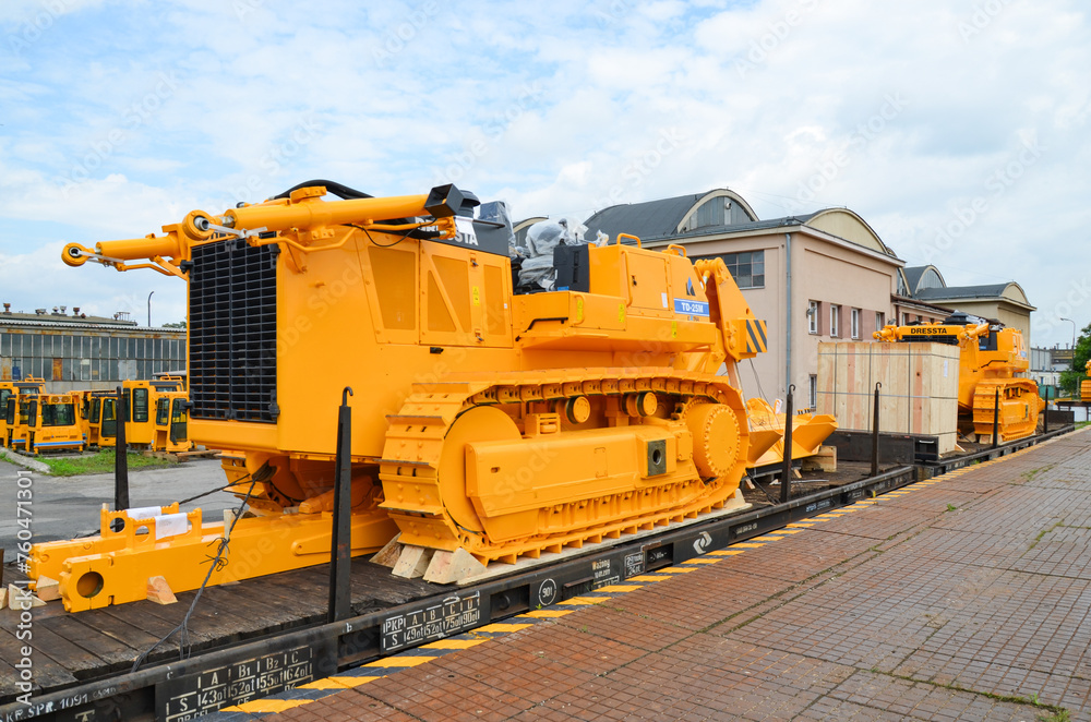 Huge crawler dozers transported by rail. Crawler dozers secured for ...