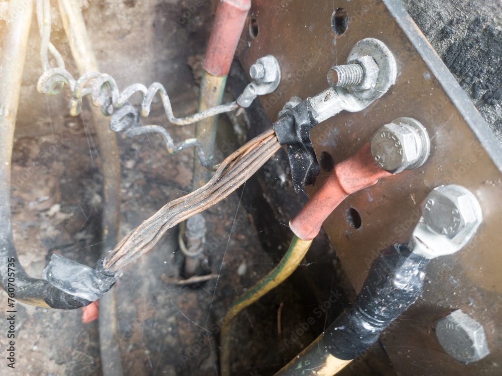 Burnt ground cable, failure in the industrial electrical installation ...