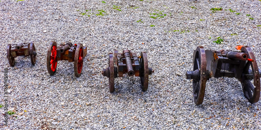 Historic small cannons for fun, functional models of the originals ...