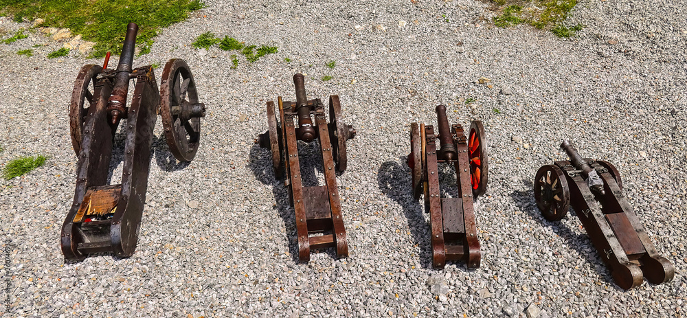 Historic small cannons for fun, functional models of the originals ...