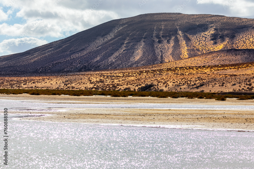 Landscape of Salar de Uyuni Salt Flats, Bolivia. Sandy dunes and lake ...