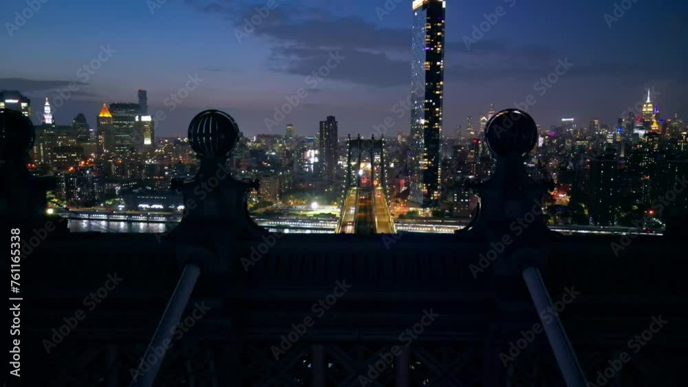 Glow of passing traffic adds to Manhattan bridge’s dynamic energy ...